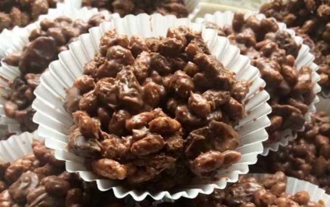 The Perfect Rainy Day Activity - Chocolate Rice Krispie Buns