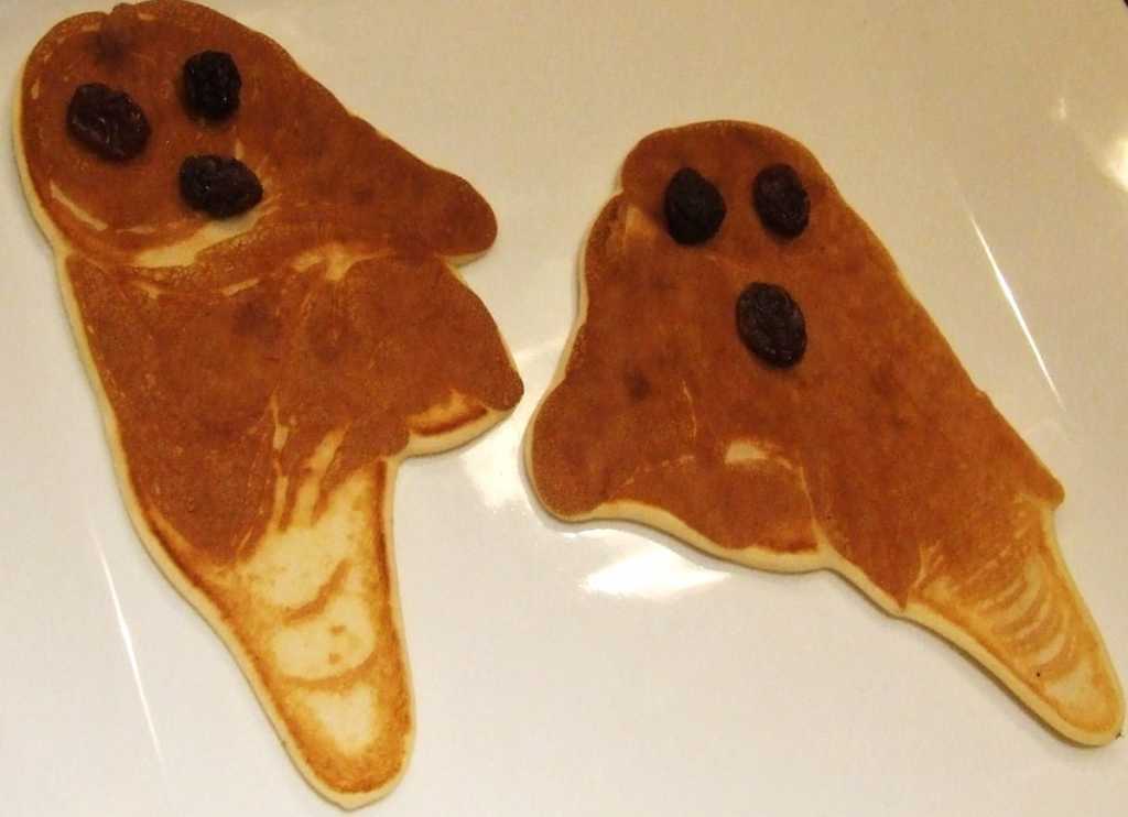 How to Make Spooky Halloween Ghost Pancakes!