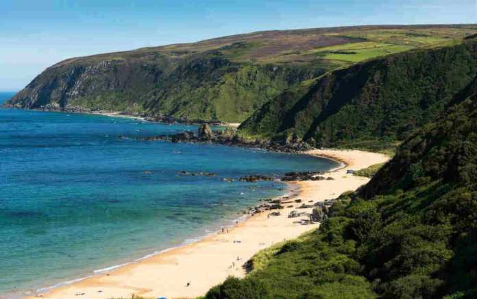 16 Stunning Donegal Beaches for Memorable Family Fun