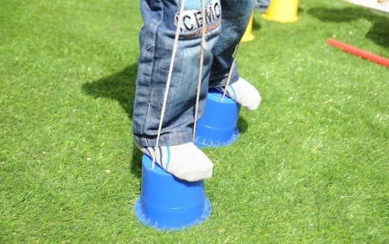 20 of the Best Outdoor Activities for Toddlers for Fun Learning