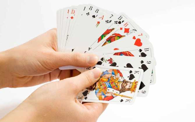 8 Easy Card Tricks for Kids to Delight and Amaze