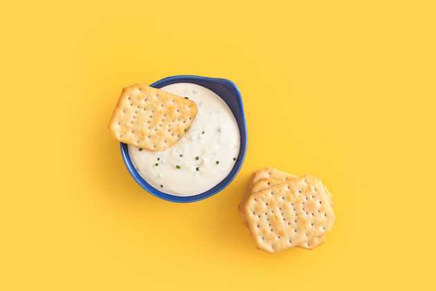 10 Easy and Tasty Toppings for Crackers the Family Will Love