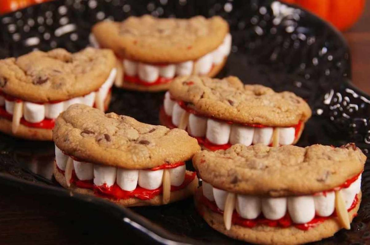 16 Spooky Halloween Party Food Ideas for a Scary Feast