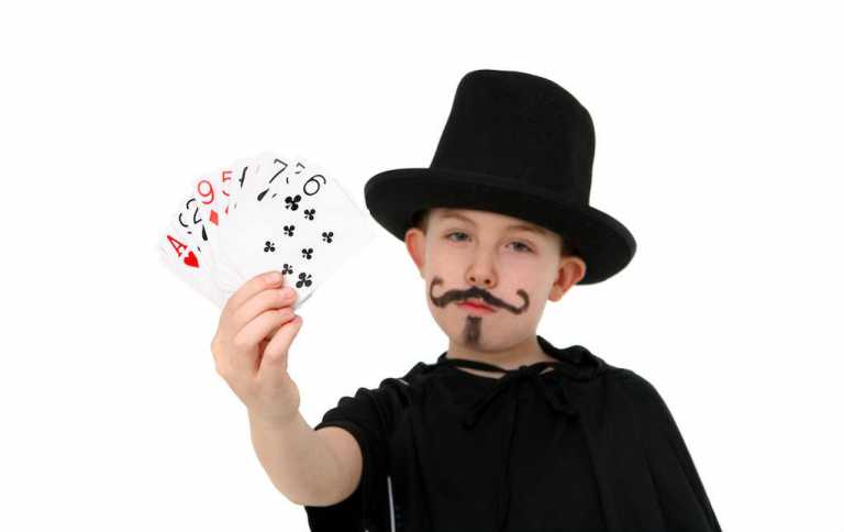 8 Easy Card Tricks for Kids to Delight and Amaze