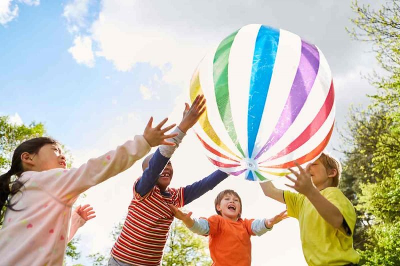 20 Great Outdoor Childhood Games to Play with Your Child