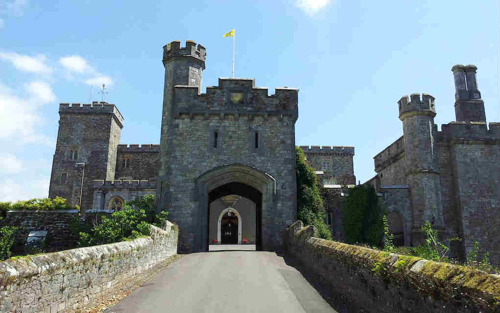 Go Explore! 25 Legendary Castles in England, Scotland and Wales