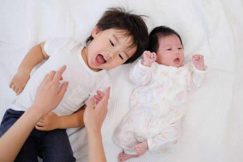 Preparing Your Child for a New Sibling – Tips by Age