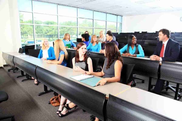 Top Tips for Visiting University Open Days for Your Teen