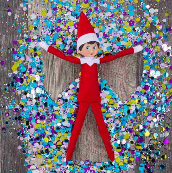 Super Quick Elf on the Shelf Ideas – 5 Minutes or Less!